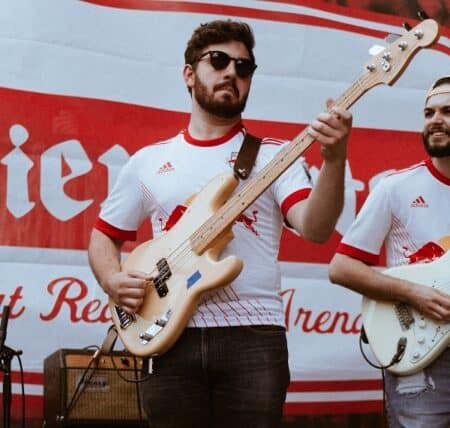 12 common bass guitar mistakes beginners make | Stars & Catz