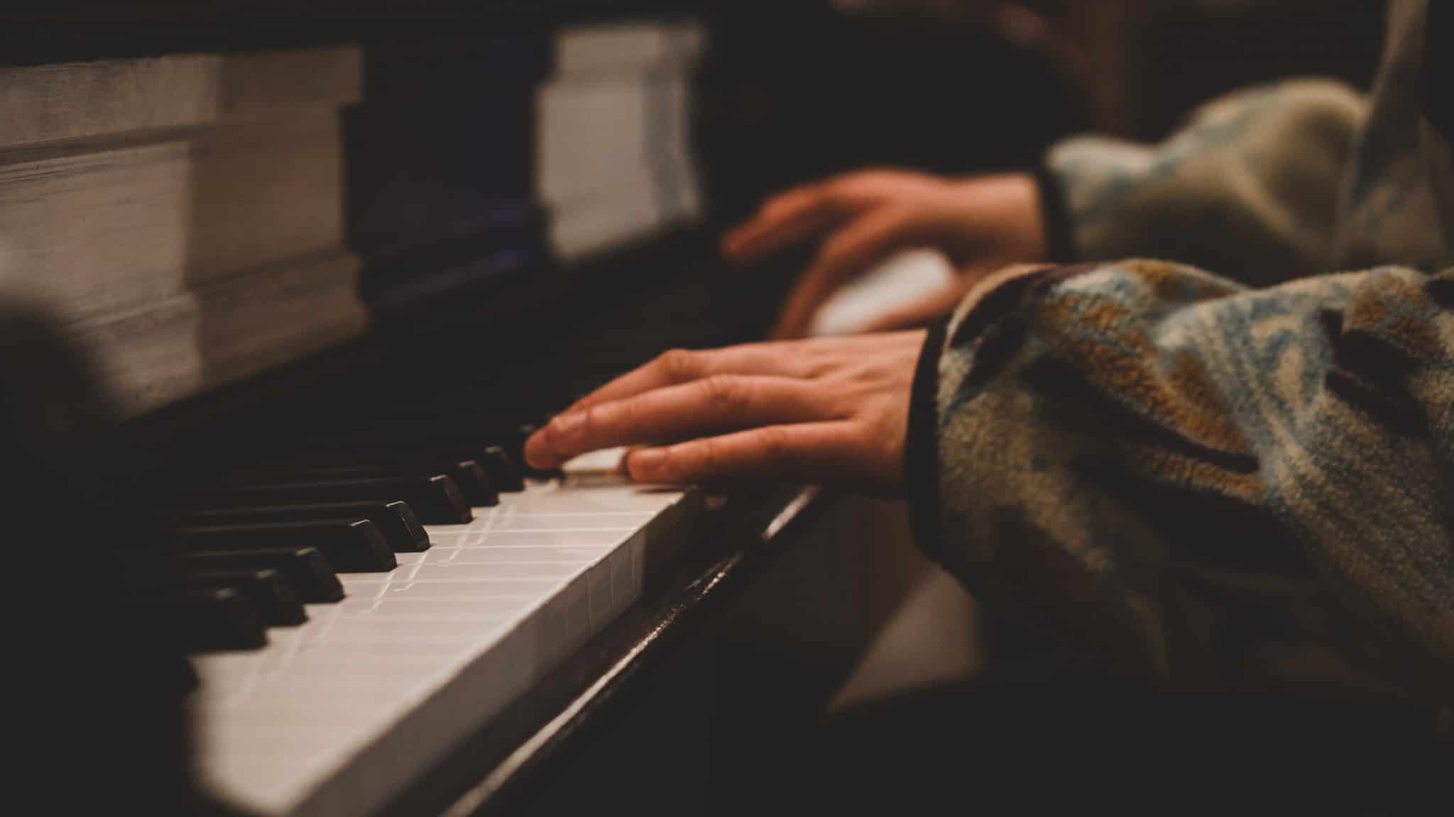 Piano maintenance and care (16 key things) | Stars & Catz